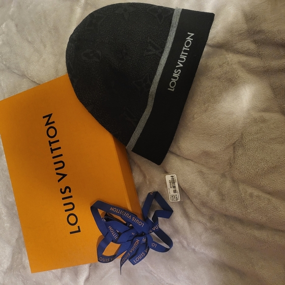 Accessories | Gucci Hat And Scarf Set With Boxes | Poshmark